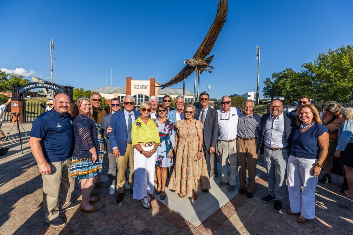 ‘Freedom to Soar’ unveiled in honor of late Georgia Southern bald eagle ...